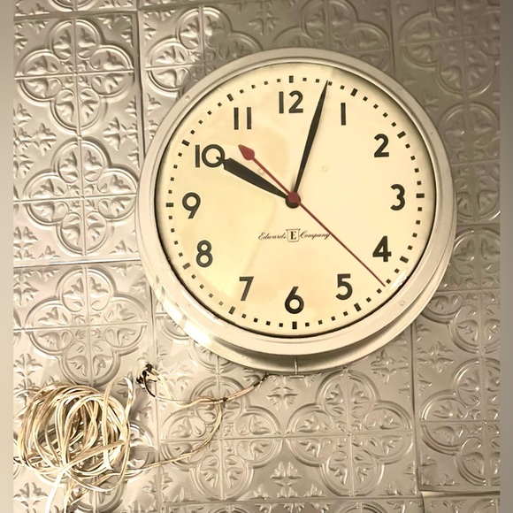 edwards company | Accents | Vintage Edwards Company Electric Clock ...